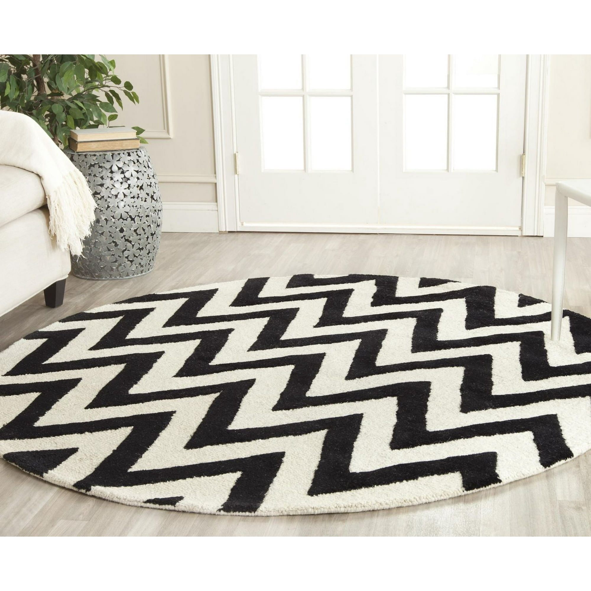Click here for Safavieh Cambridge Kaitlyn Zig Zag Stripes Area Ru... prices