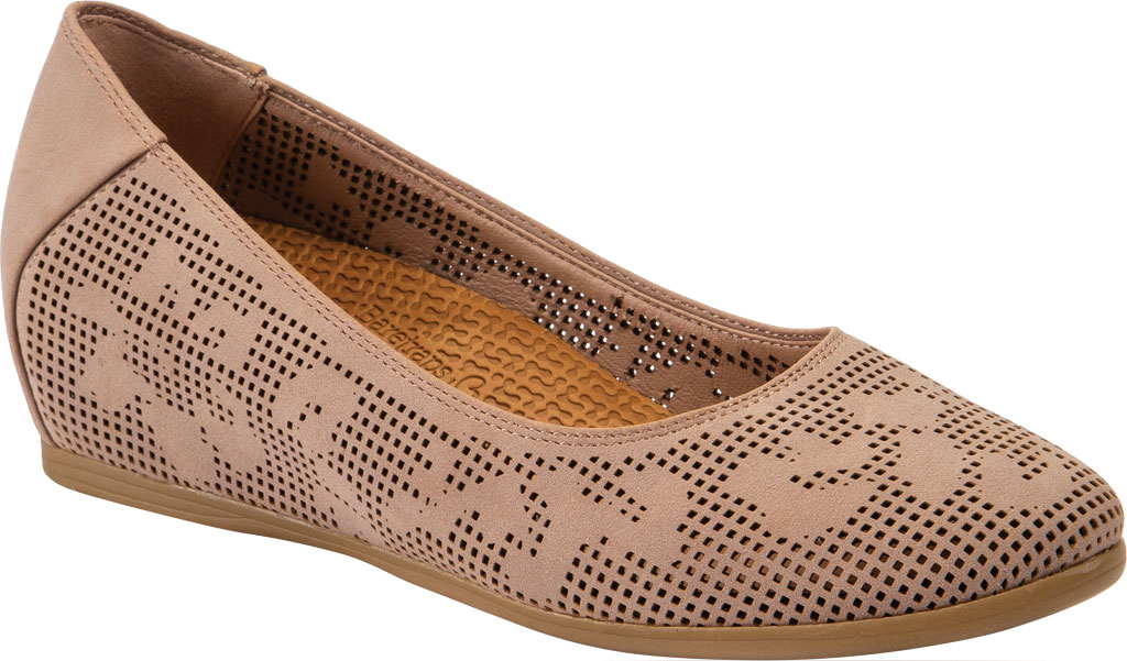 Women's Bare Traps Nixy Perforated Wedge Caramel Aberdeen Faux Leather ...