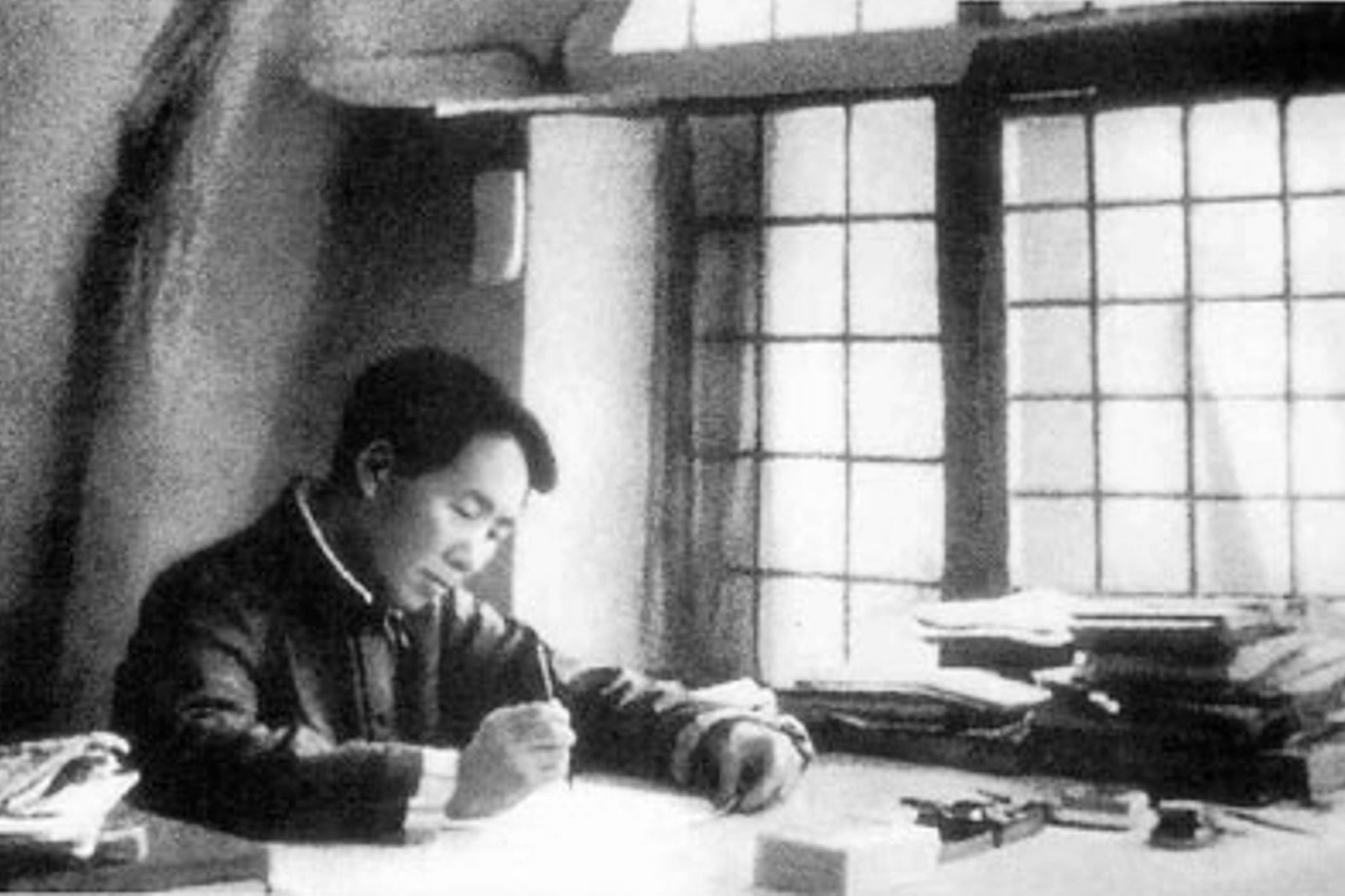 24x36 gallery poster, Mao Zedong in 1938, writing On Protracted War ...