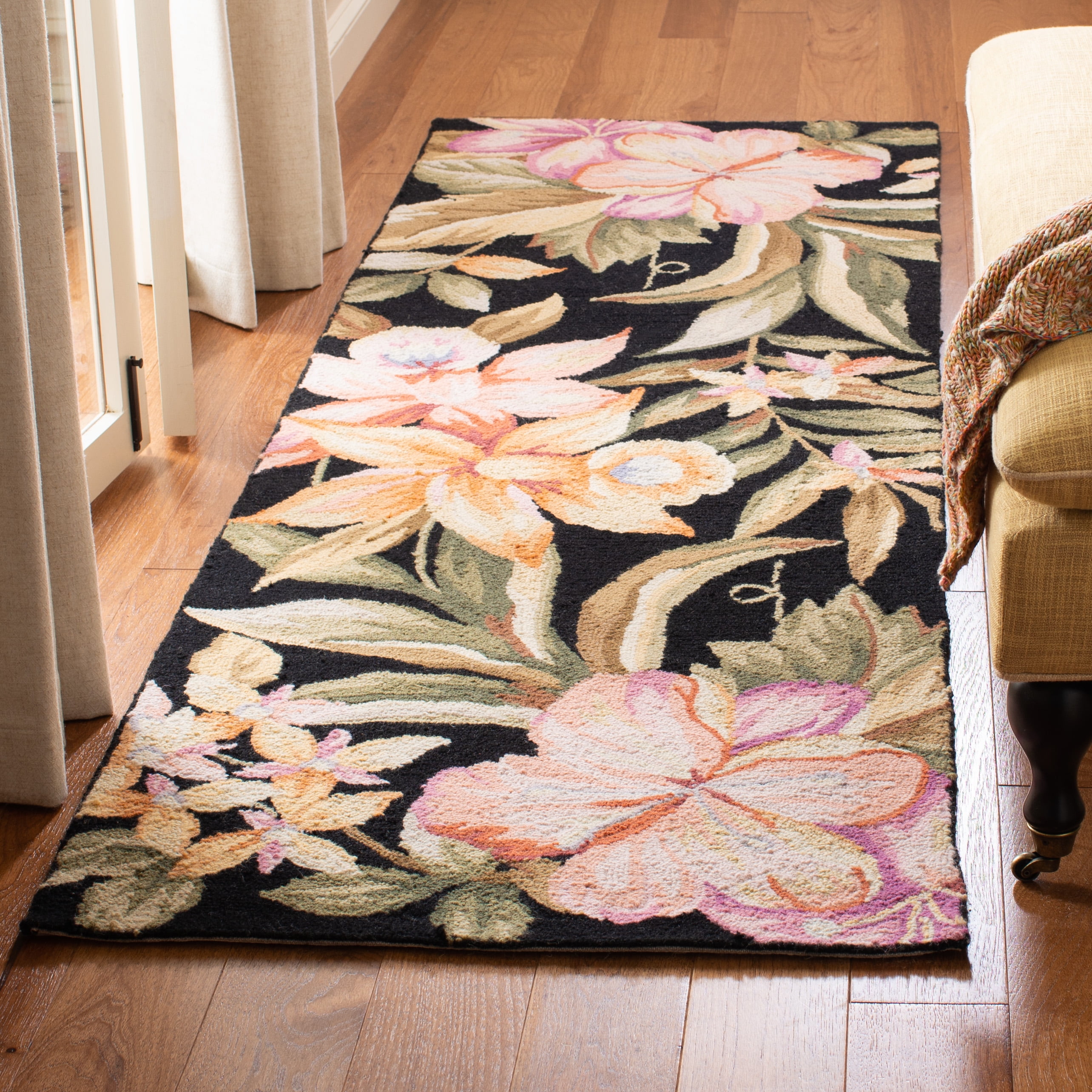 SAFAVIEH Chelsea Ema Floral Wool Runner Rug, Black, 2'6" x 6' - Walmart.com