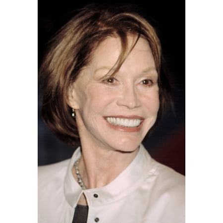 Mary Tyler Moore At Premiere Of It Runs In The Family, Ny 4132003, By ...