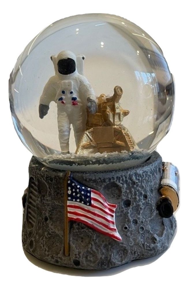 American Astronaut Snow Globe 65mm - Walmart.com