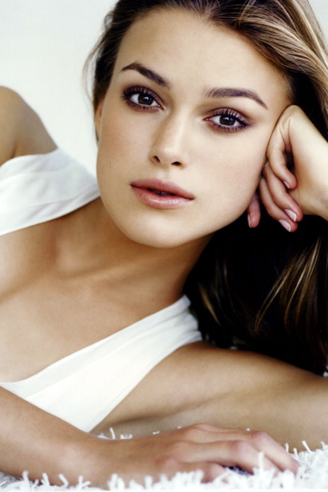 Keira Knightley Poster hand to head 16in x 24in Poster Square Adults ...