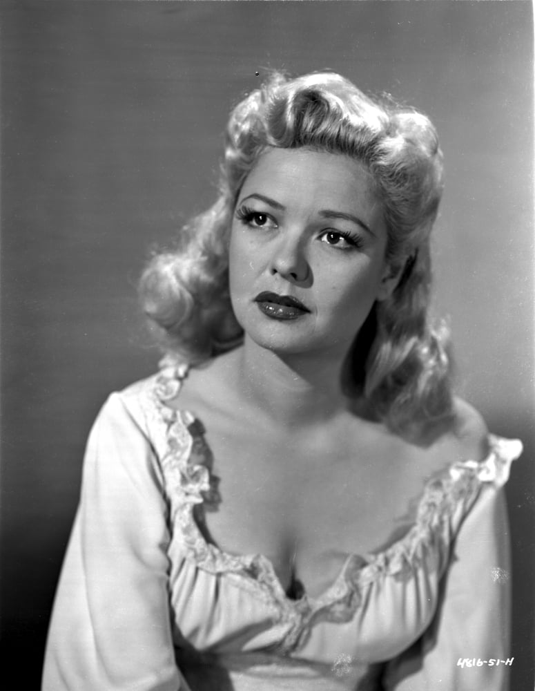 Marjorie Reynolds on a Ruffled Top Sad Portrait Photo Print - Walmart.com