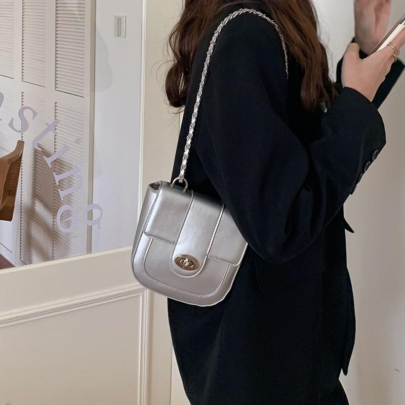 IELGY niche design dark chain casual fashion diagonal bag women ...