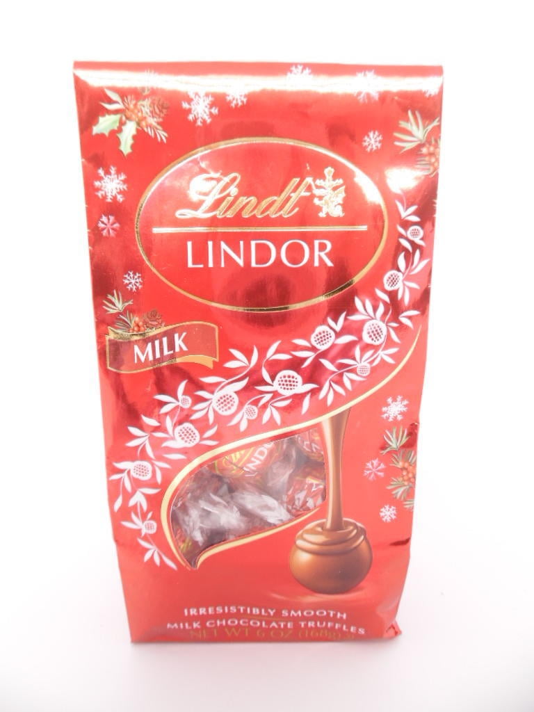 Lindt Lindor Milk Irresistibly Smooth Milk Chocolate Truffles 6 oz ...