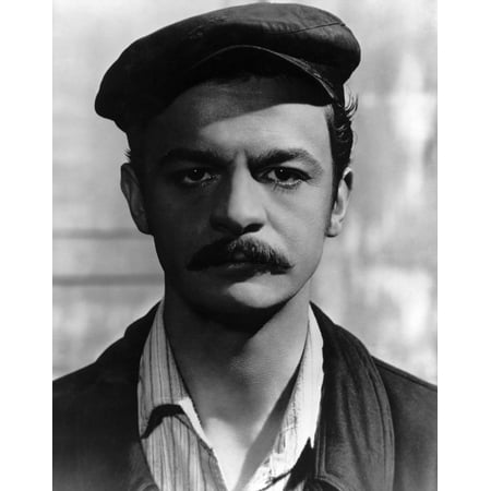 Casque D'Or (Aka Golden Marie) Serge Reggiani 1952 Photo Print (16 x 20 ...