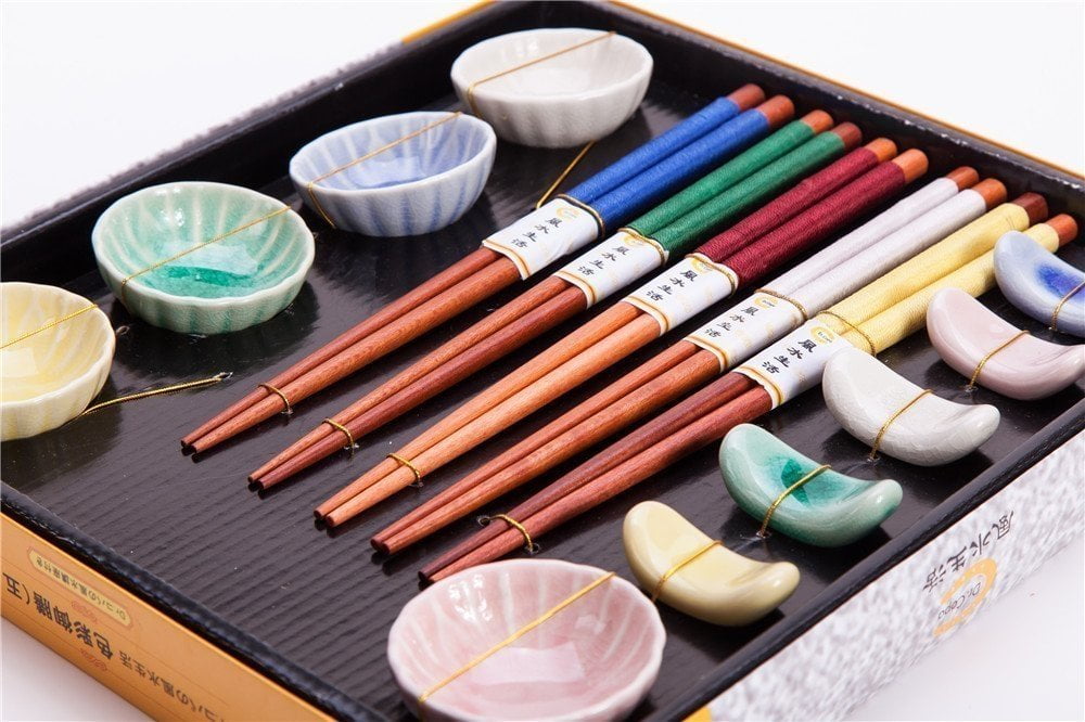 15 Pcs Set Of 5 Pairs Natural Wood Chopsticks, 5 Ceramic holders and 5 ...