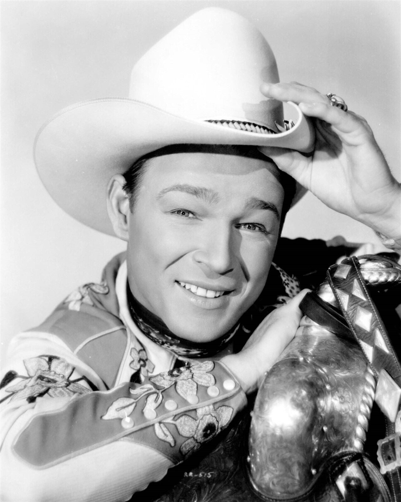 Roy Rogers portrait by his saddle tipping his hat 5x7 inch photo ...
