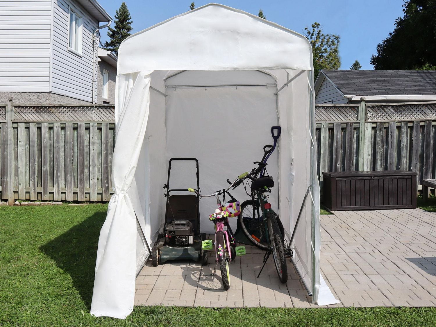 Abri utilitaire 5 pi. x 8pi. en blanc - Walmart.ca