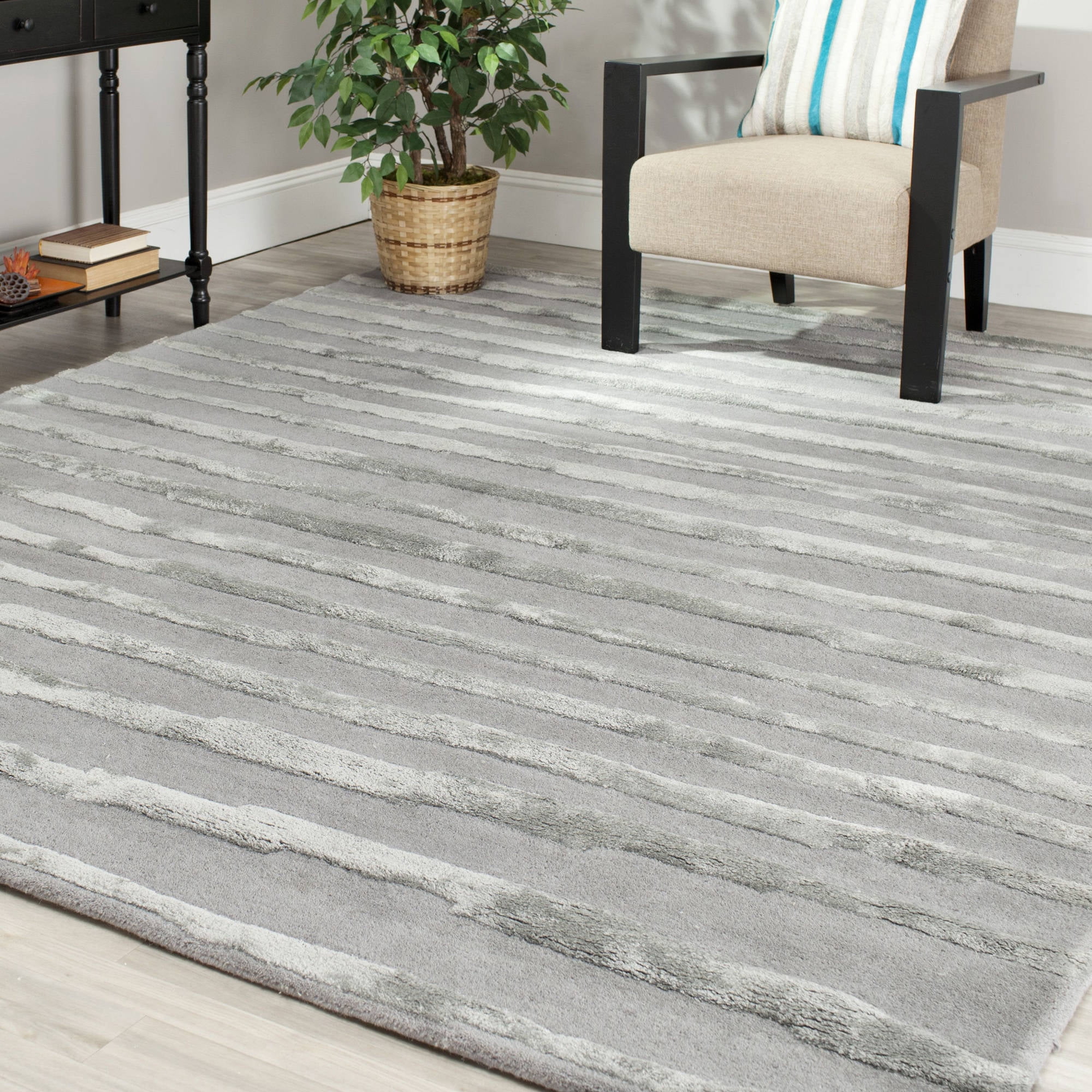 SAFAVIEH Soho Alec Striped Wool Area Rug, Grey, 3'6" x 5'6" - Walmart.com