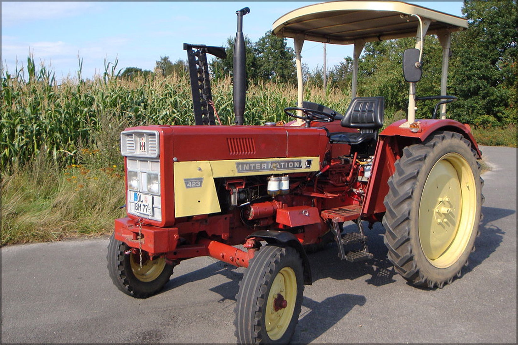 24"x36" Gallery Poster, IHC 423 tractor - Walmart.com