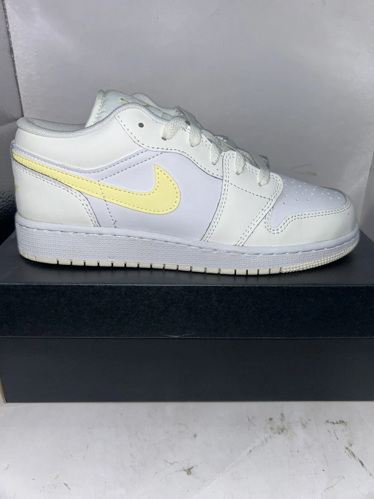Ni - ke Ni - ke Air Jordan 1 Low White Orange FV8486 181 Big Kids Shoes ...