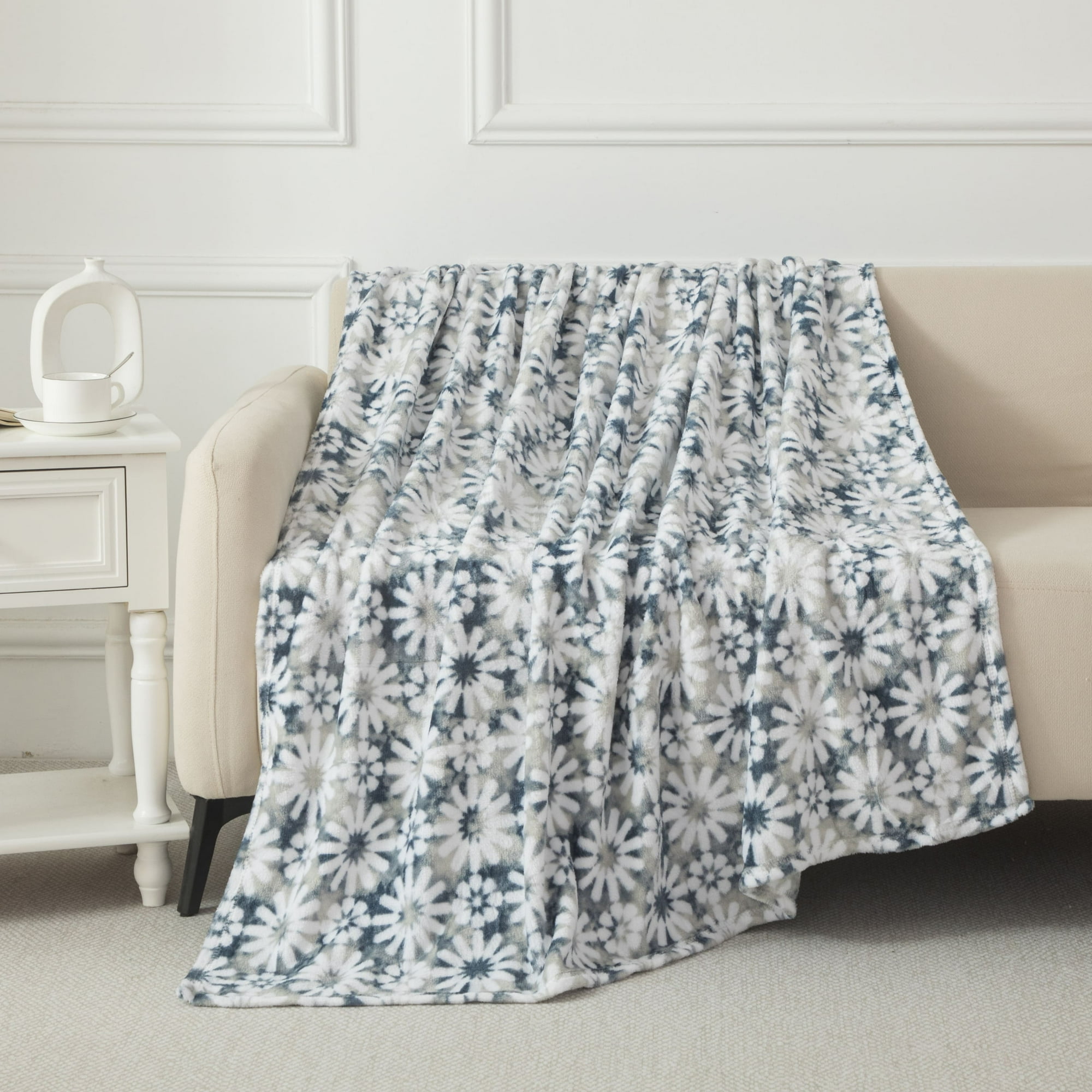 Mainstays Plush Throw Blanket Daisy Other