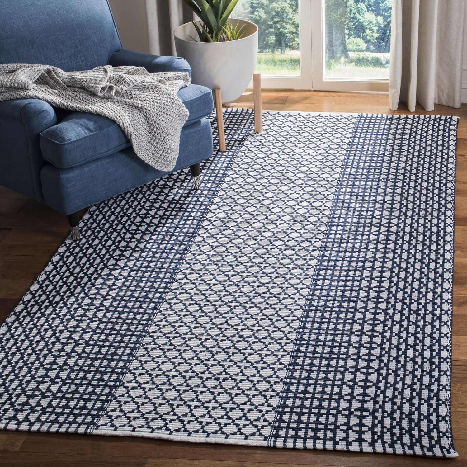 Click here for Safavieh Montauk Cara Geometric Area Rug 5 Ft. X 8... prices