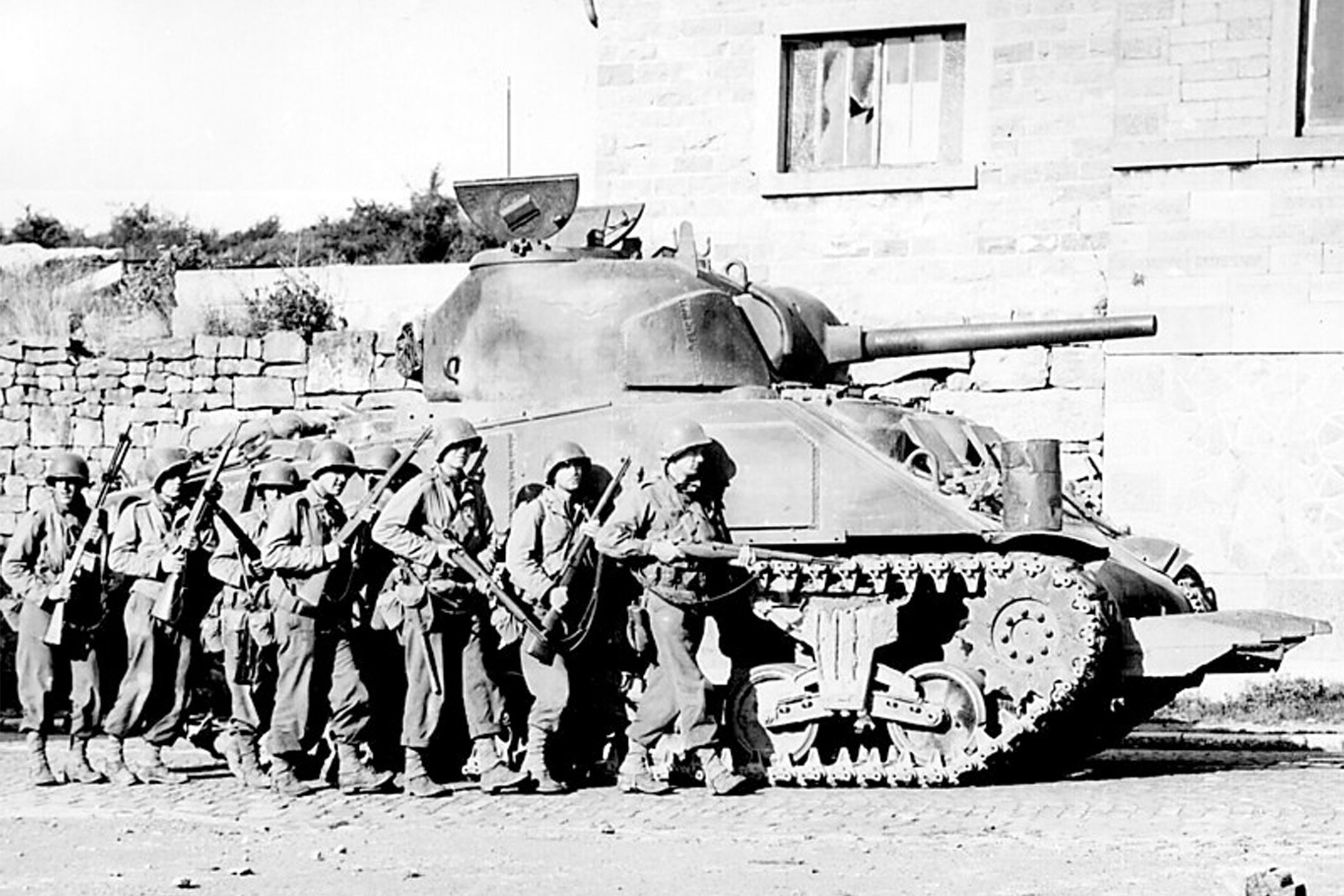 24x36 gallery poster, Sherman Tank 1943 improvement program added ...