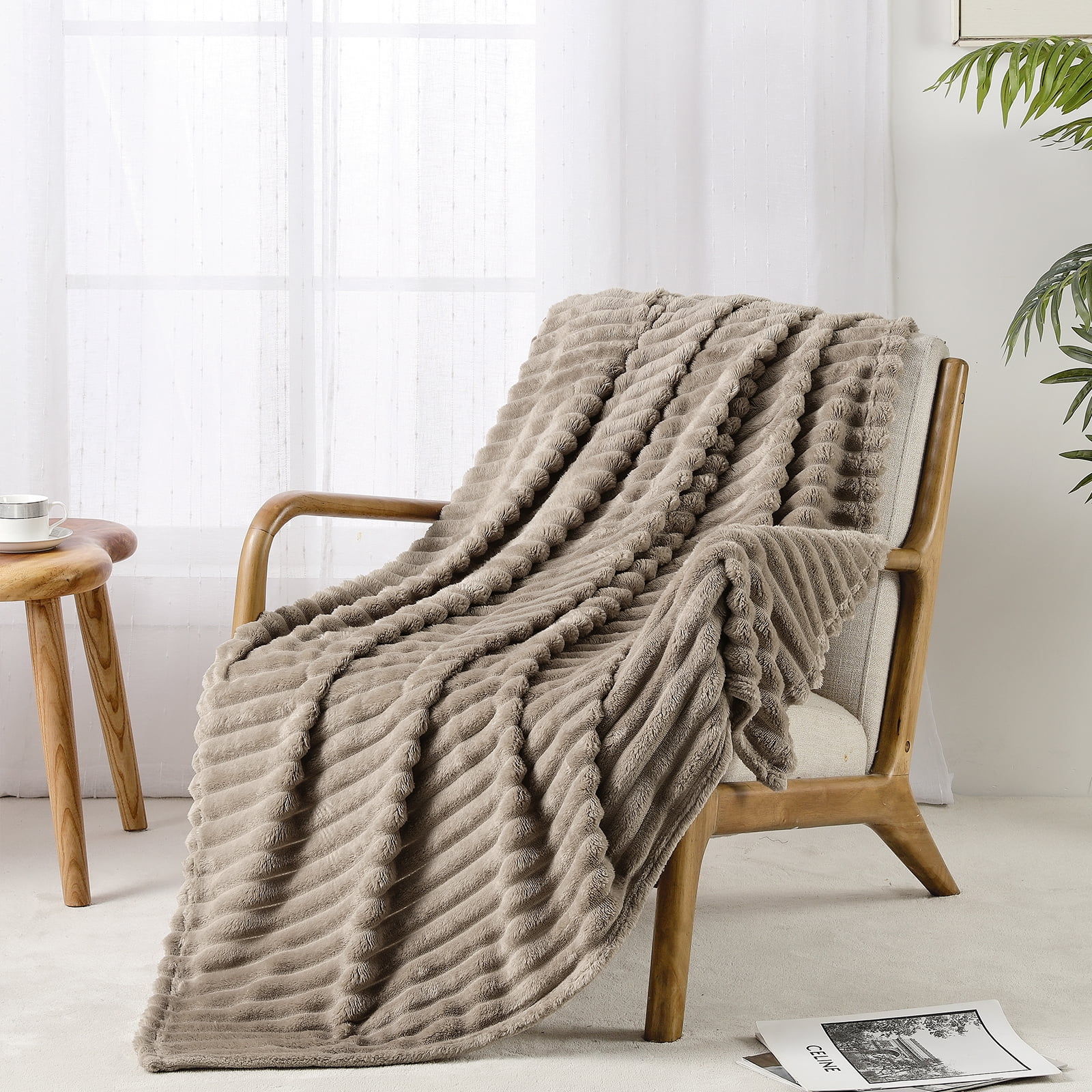 Click here for Bourina Flannel Fleece Throw Blanket For Couch Sof... prices