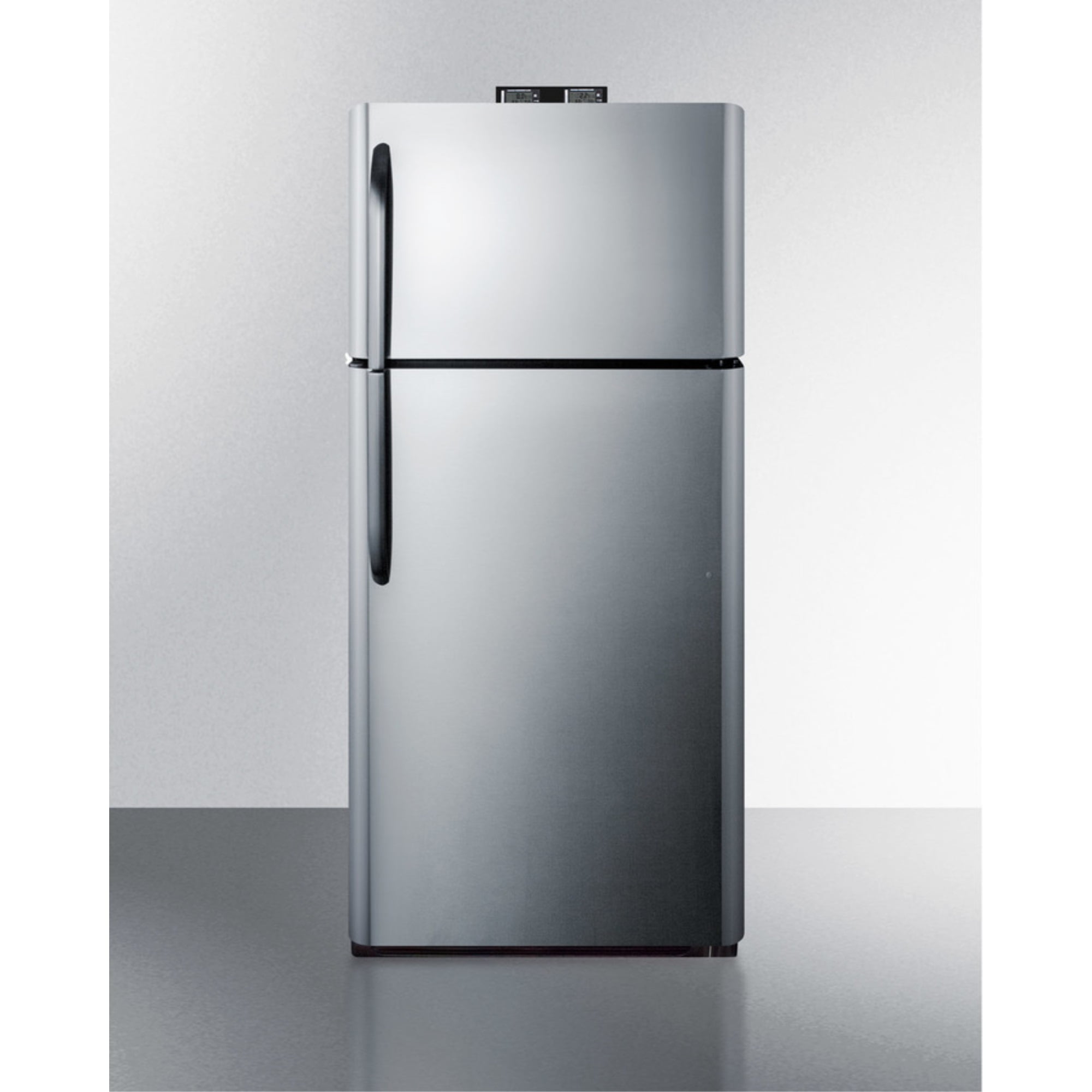 18 cu.ft. break room refrigerator-freezer with stainless look doors and ...
