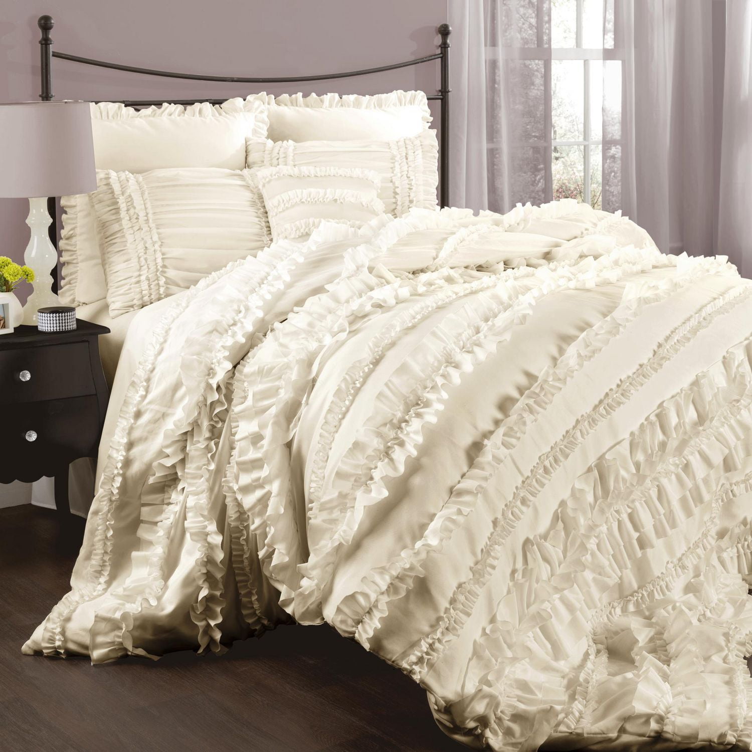 Click here for Lush Decor Belle Comforter Ivory 4pc Set Queen prices