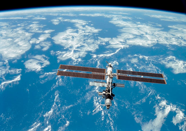 International Space Station Poster Print by Stocktrek Images (17 x 11 ...