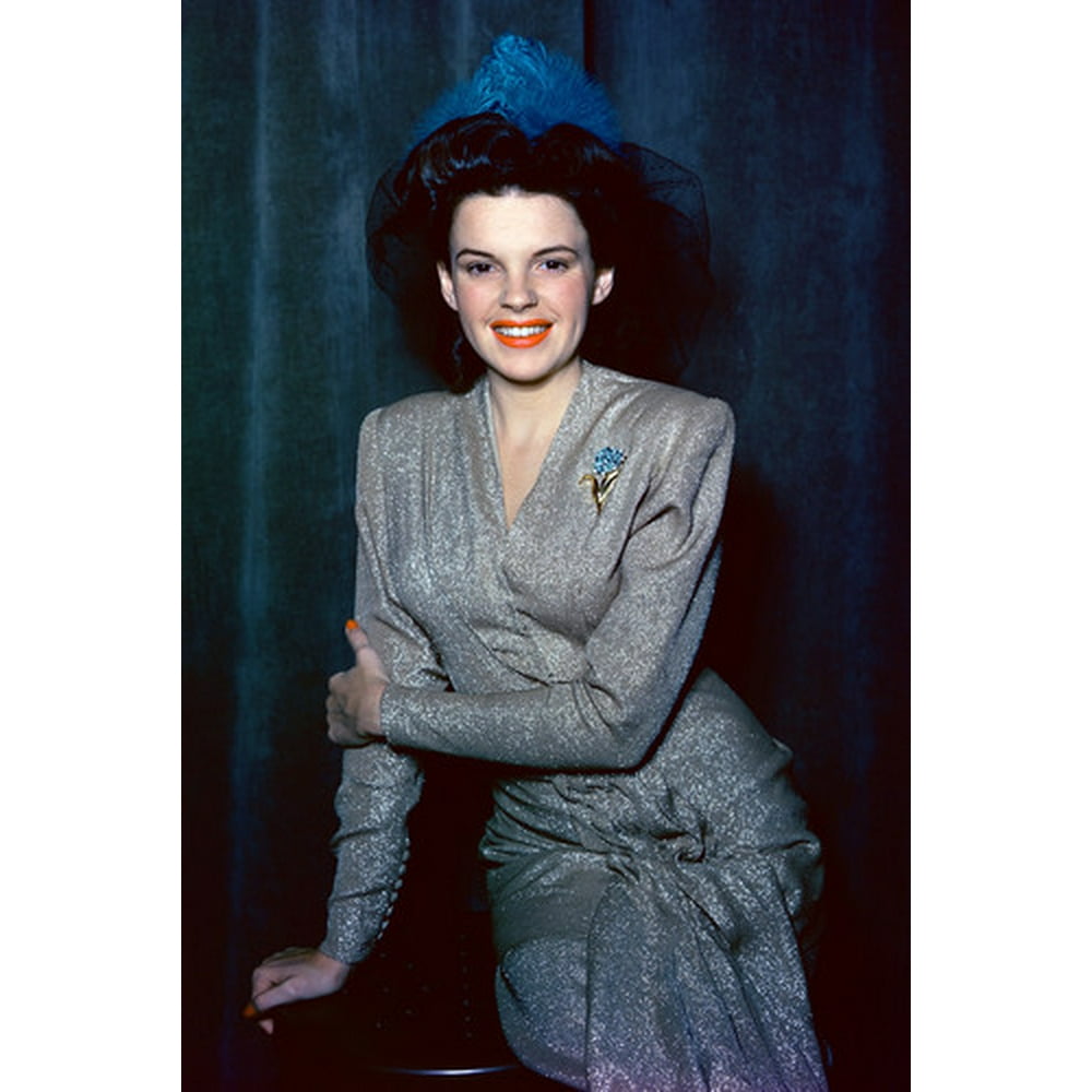 Judy Garland Rare 1940's Pose 24x36 Poster - Walmart.com - Walmart.com