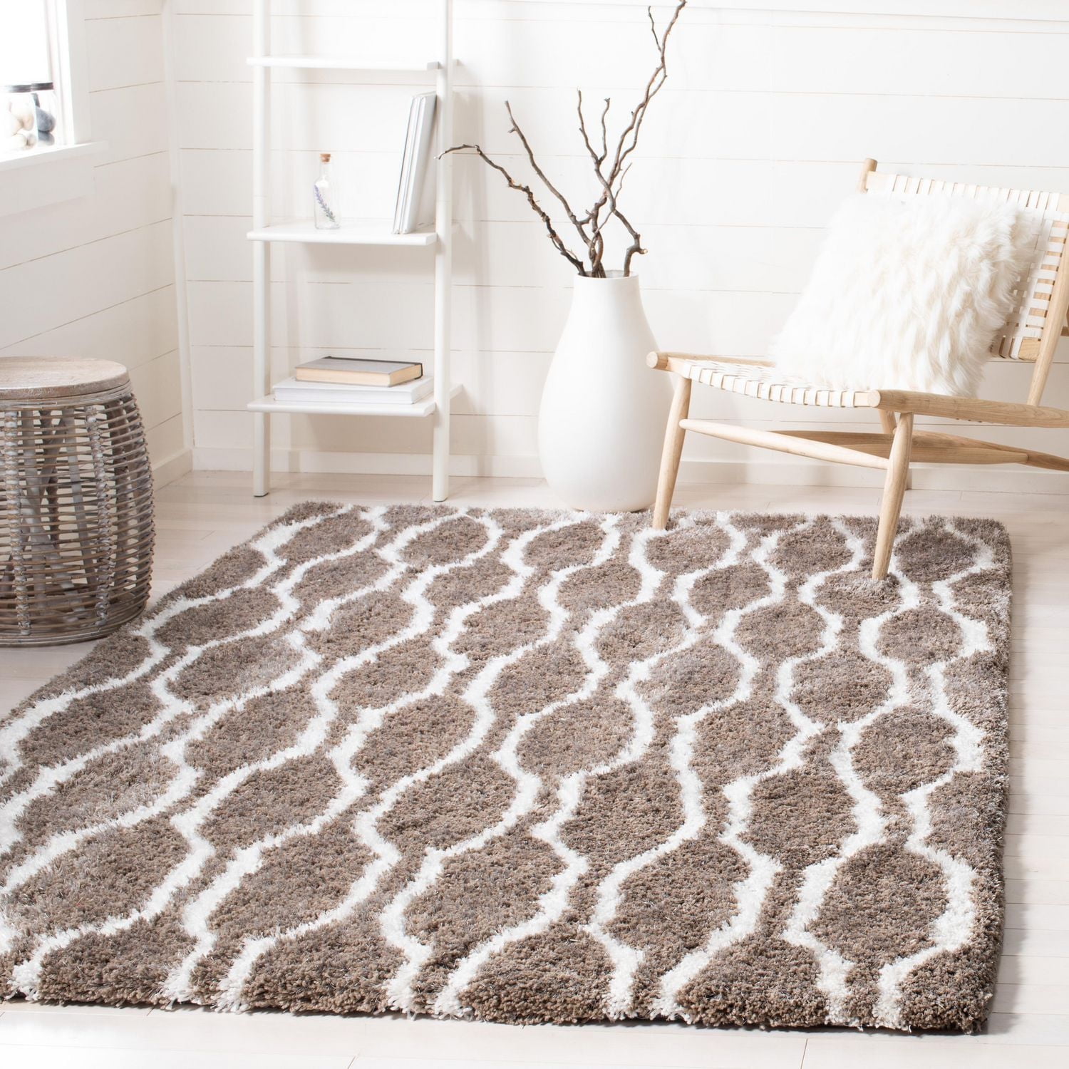 Click here for Safavieh Barcelona Melinda Geometric Shag Rug 5 Ft... prices