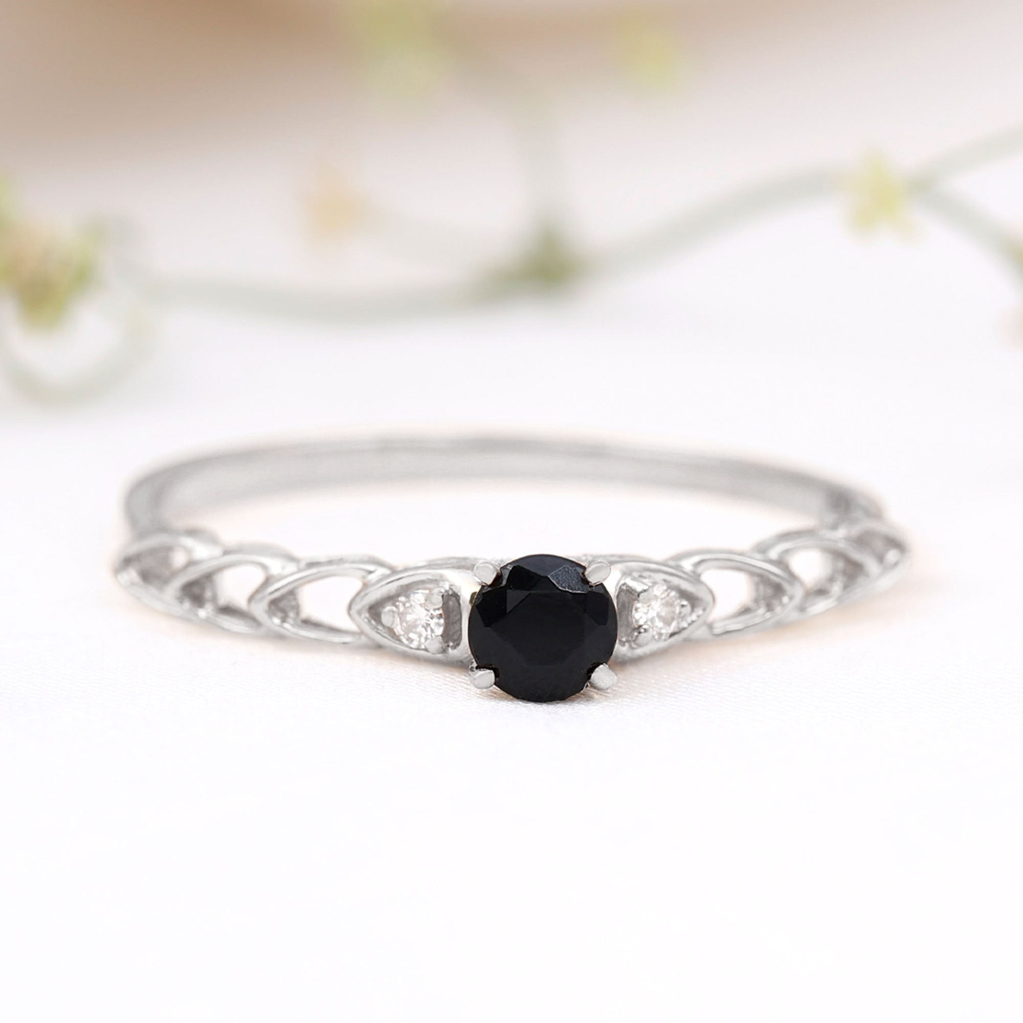 Black Spinel Promise Ring with Diamond Side Stones (0.50 CT, AAA Grade ...