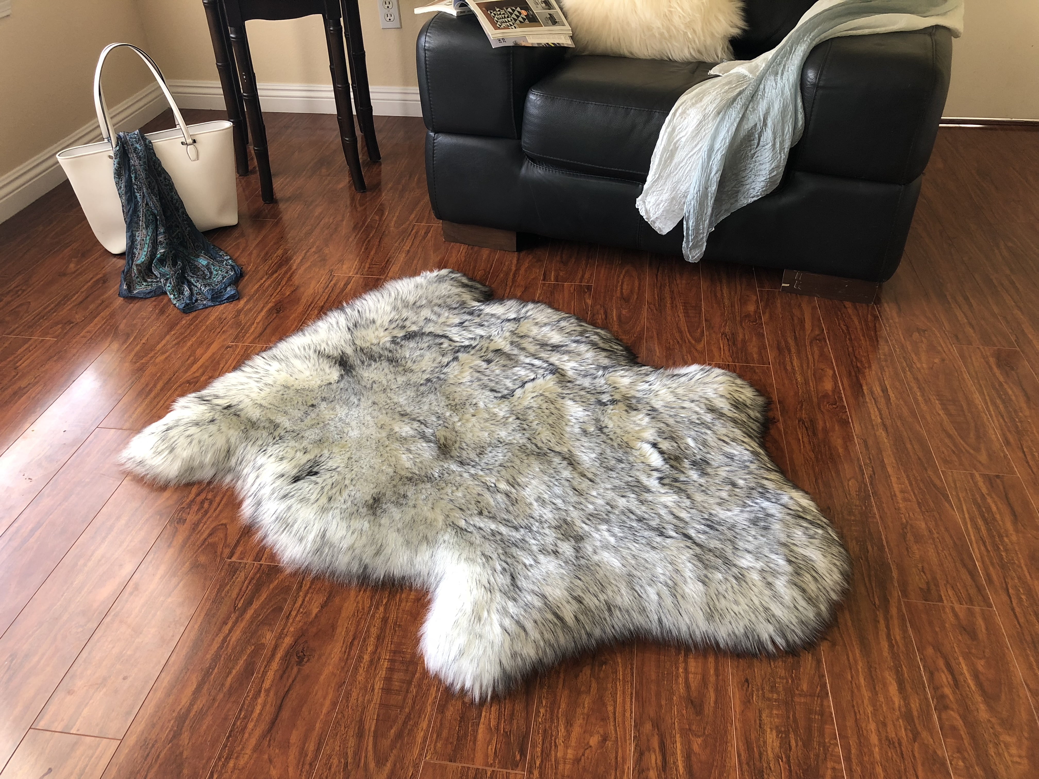 Soho Luxurious Faux Sheepskin Pelt White with Black Tips Shag Area Rug ...