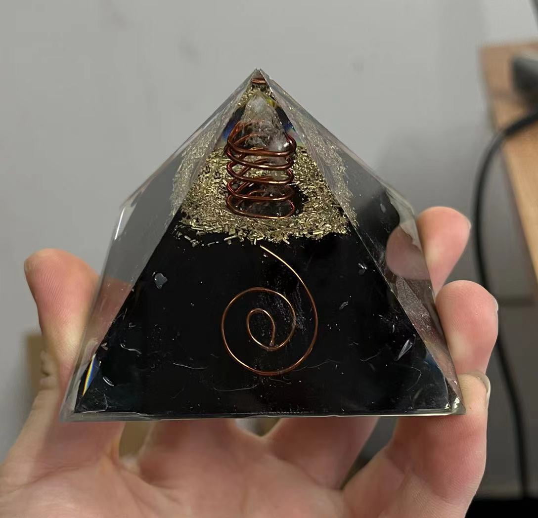 Resin Acrylic Pyramid Ornaments，Resin Acrylic Popular Pyramid Ornaments ...