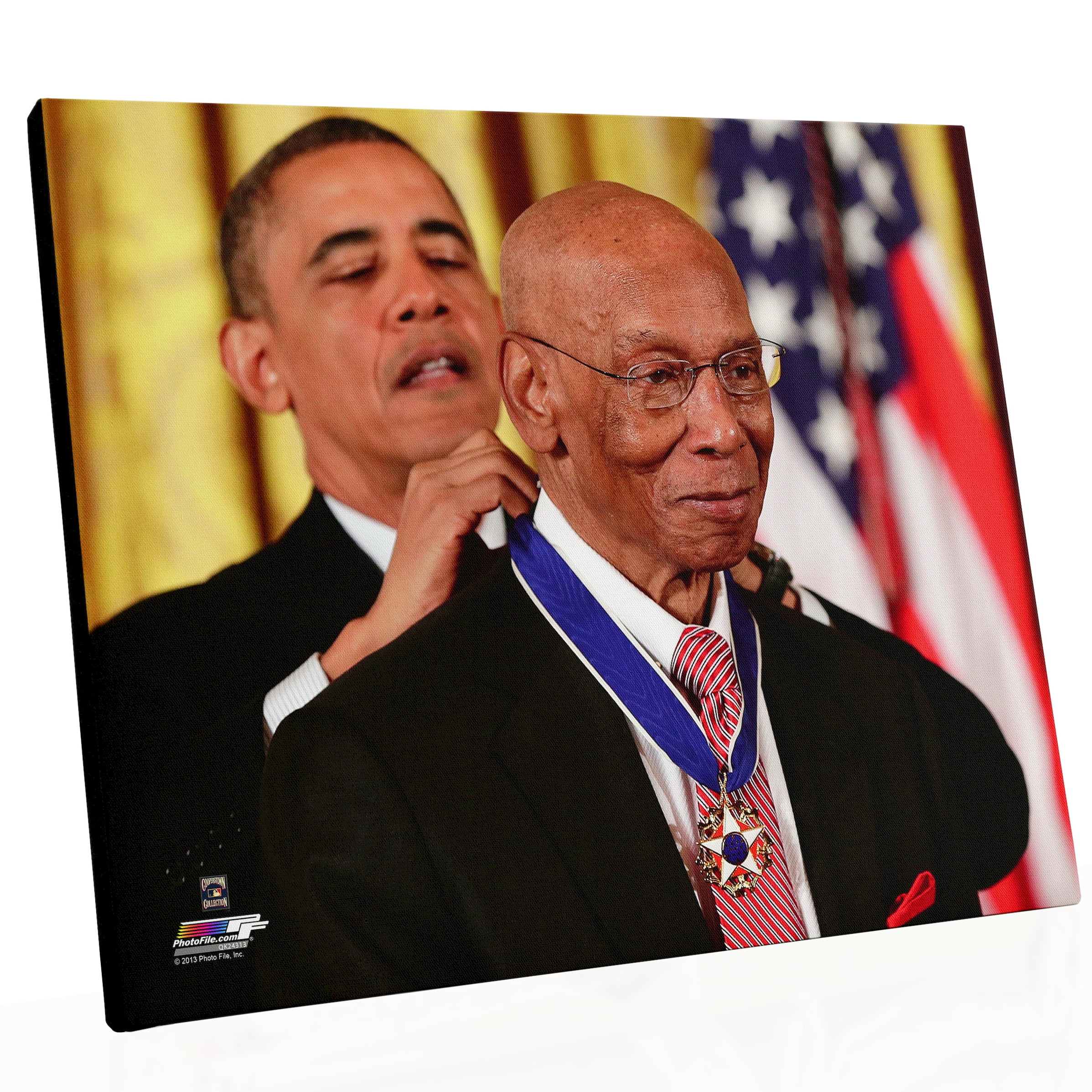 President Barack Obama awards the Presidential Medal of Freedom to Hall ...