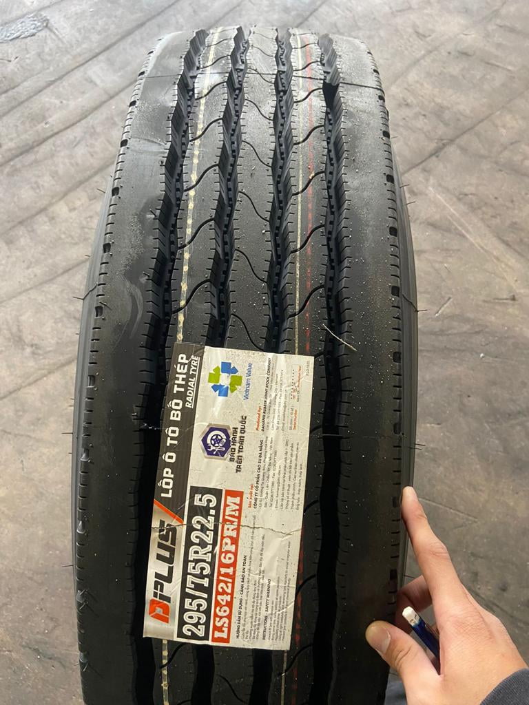 295 75r22 5 Steer Tires