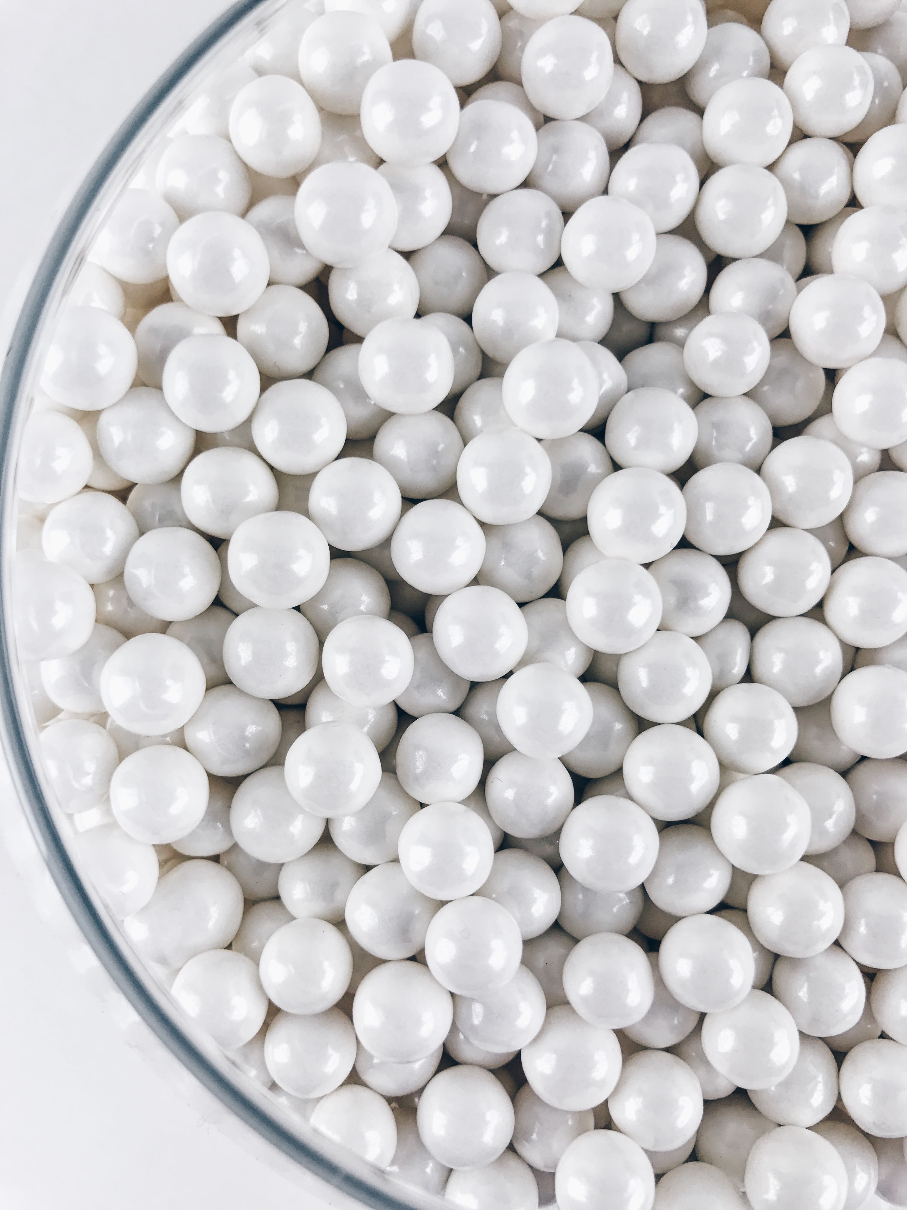 Candy Envy Shimmer White Candy Pearls, 2 Pound Bag, Hard Candy ...