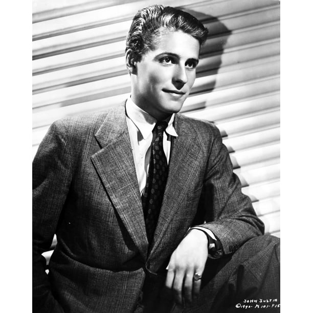 John Juston A Posé en Tirage Photo Costume Noir (24 x 30) - Walmart.ca