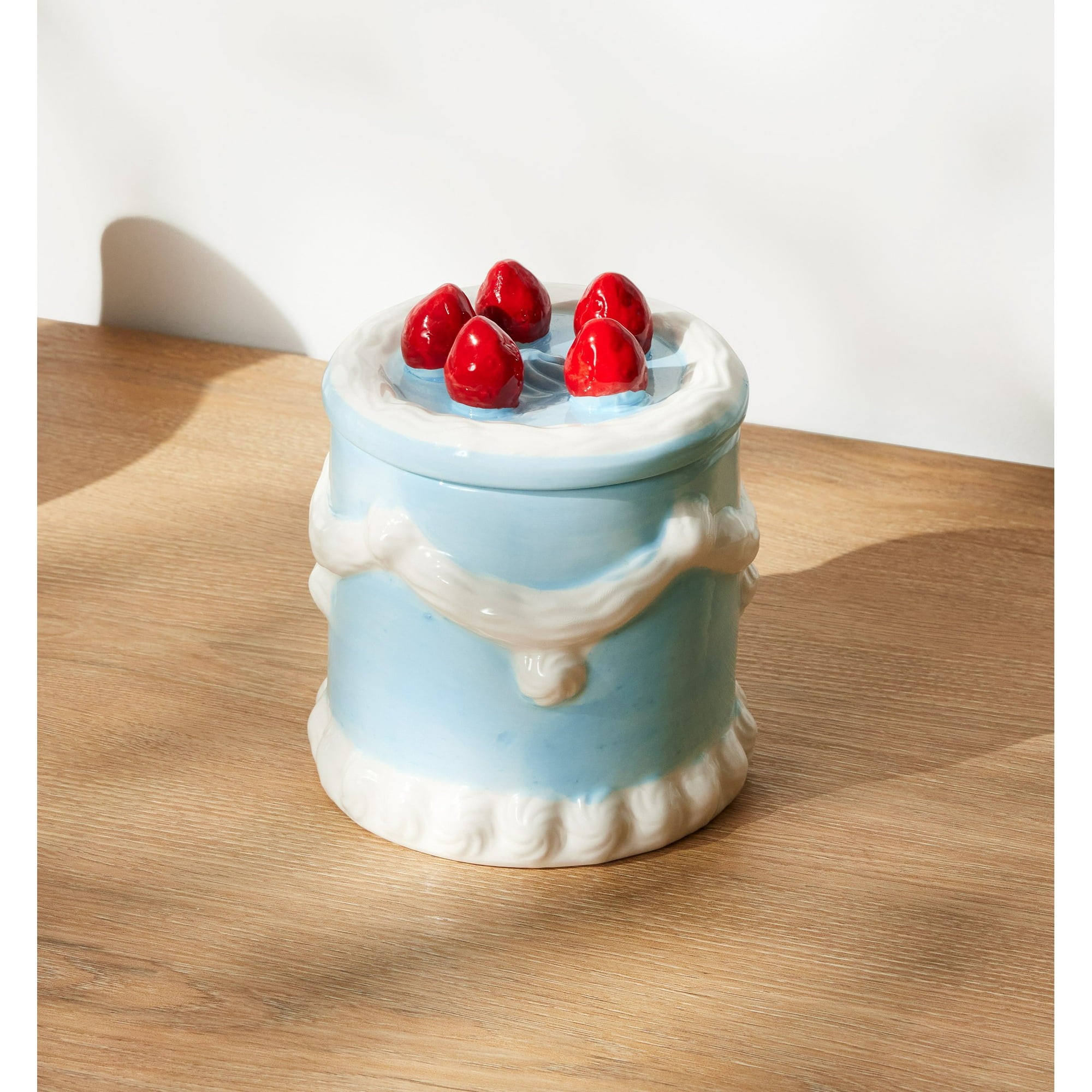 Click here for Anko Frosted Cake Novelty Candle M prices