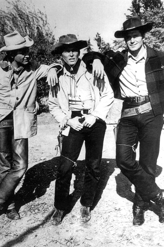 Clint Walker in Cheyenne cast pose 24x36 Poster - Walmart.com