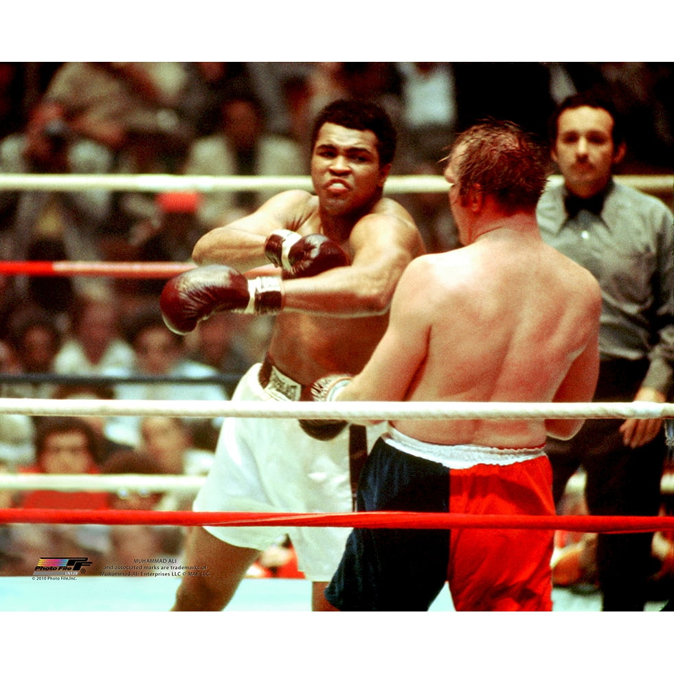 Muhammad Ali vs Chuck Wepner 16"x20" Print - Walmart.com