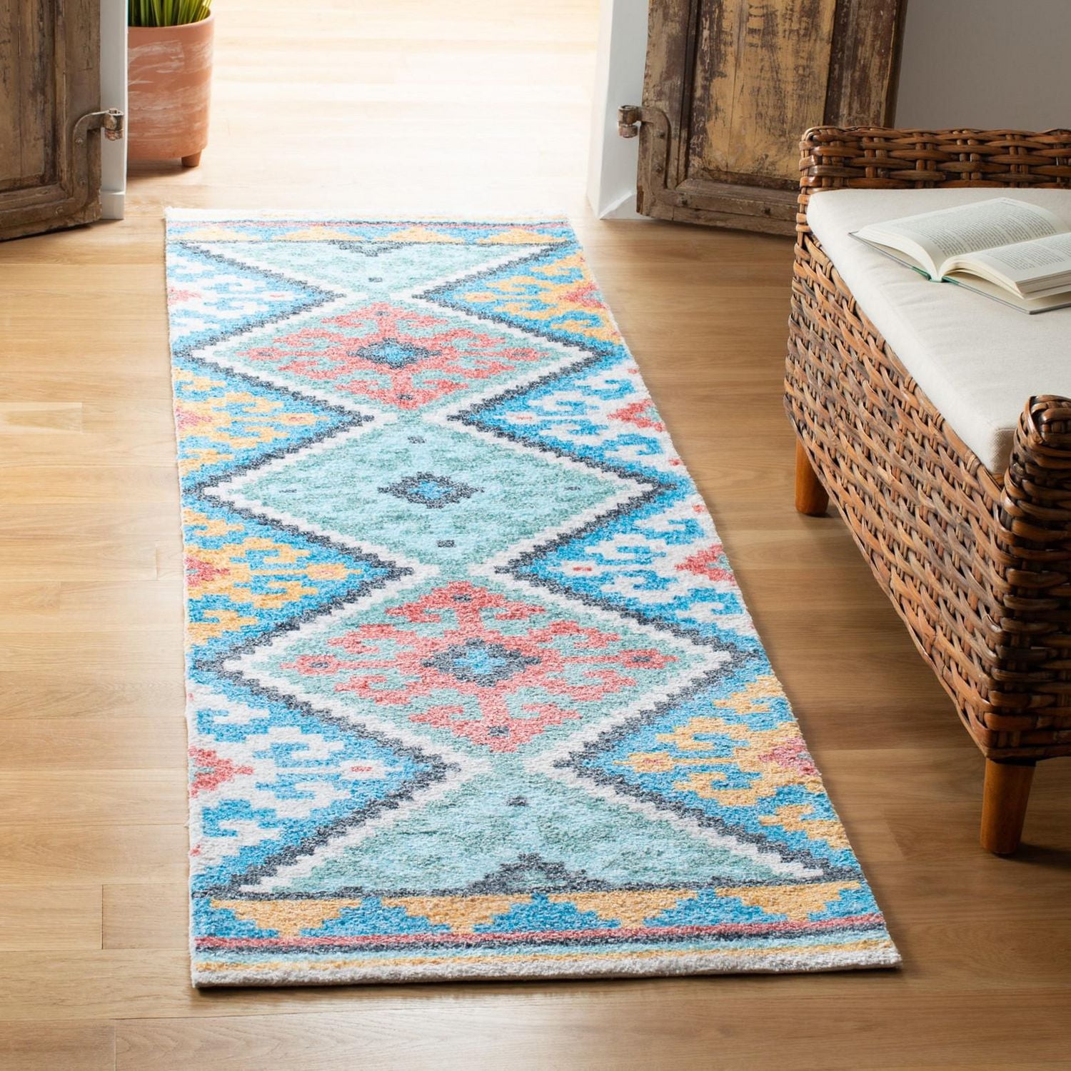 Click here for Safavieh Saffron Franklin Geometric Area Rug 23 X... prices