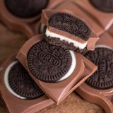 Milka Oreo Sandwich Chocolate Bar, Mini Oreo Cookies and Cream, 92g ...