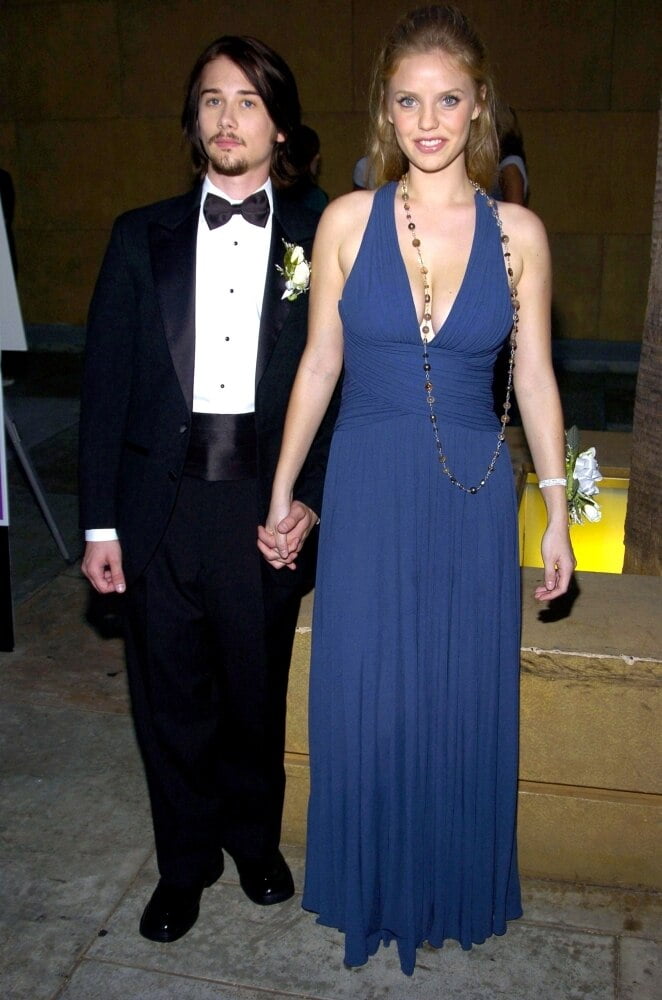 Lou Taylor Pucci, Kelli Garner At Arrivals For Thumbsucker Premiere ...