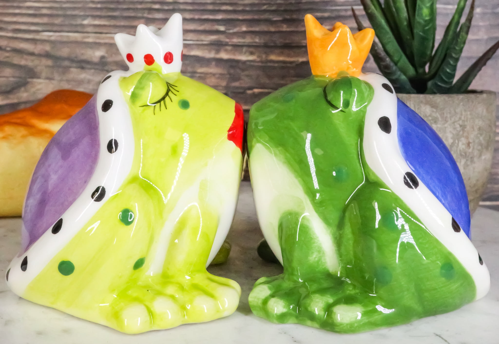 Ebros Frog Prince And Princess Kissing Ceramic Magnetic Salt And Pepper ...