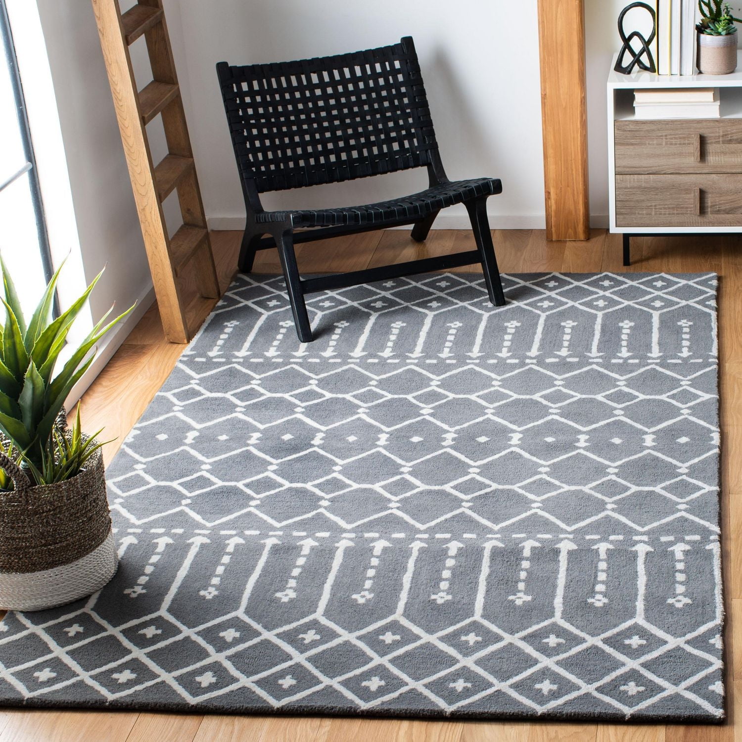 Click here for Safavieh Himalaya Darin Geometric Area Rug 3 Ft X... prices