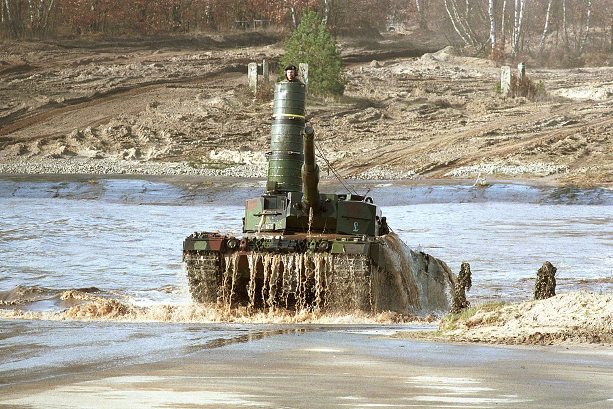 24x36 gallery poster, German Leopard Tank tank 2A4 with turret snorkel ...