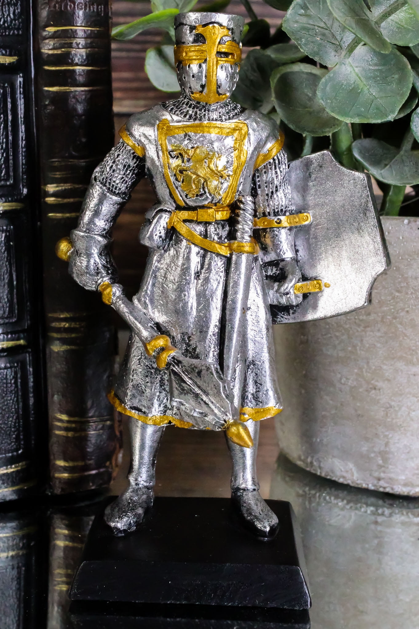 Medieval Suit Of Armor Knight With Mace and Heraldry Shield Mini ...
