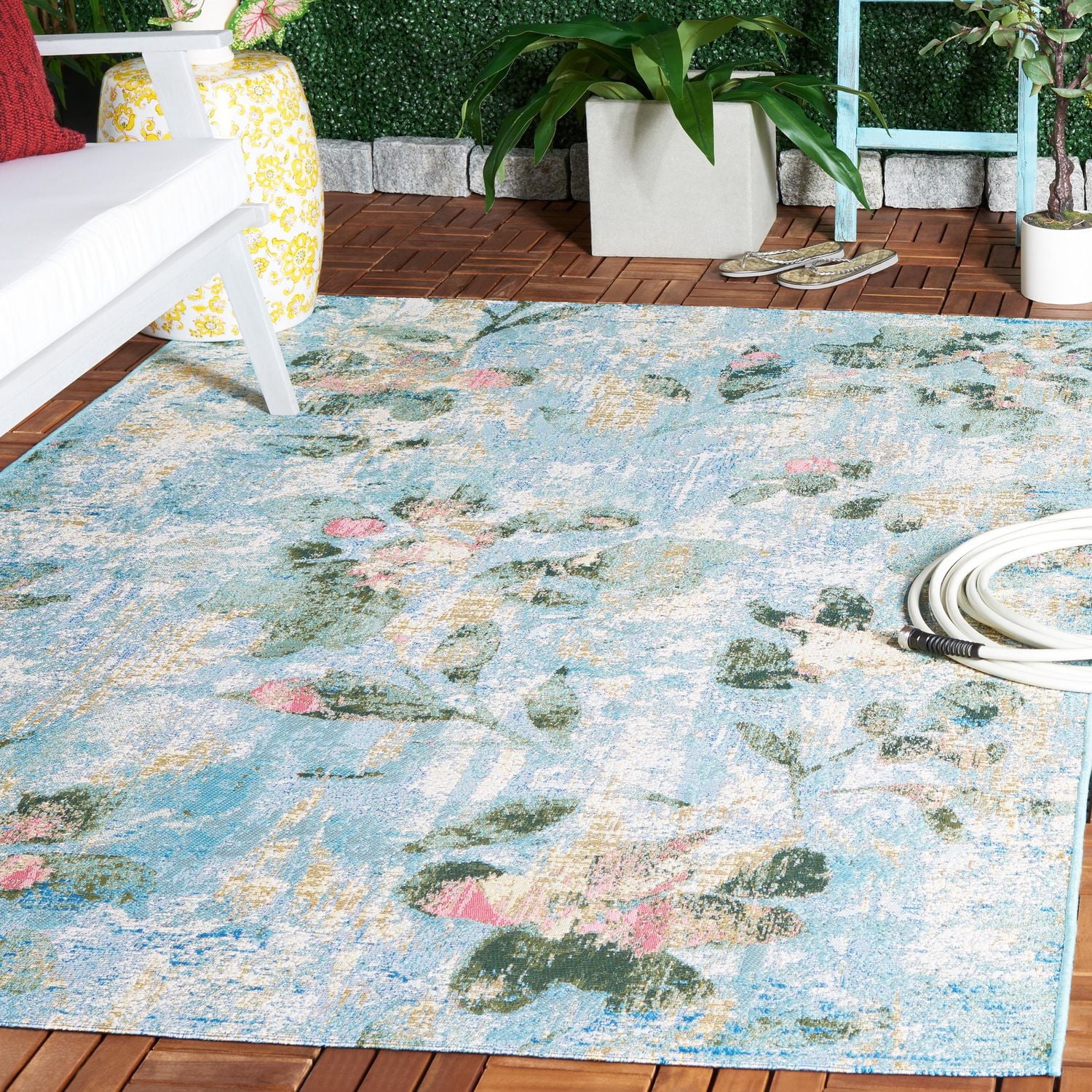 Click here for Safavieh Barbados Cedric Floral Indoor/Outdoor Are... prices
