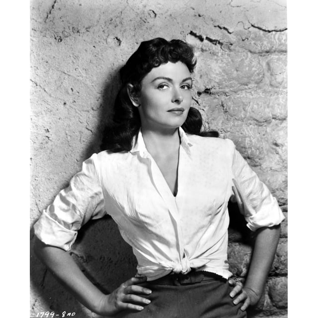 Donna Reed Leaning with Hands on Waist Photo Print (8 x 10) - Walmart.com
