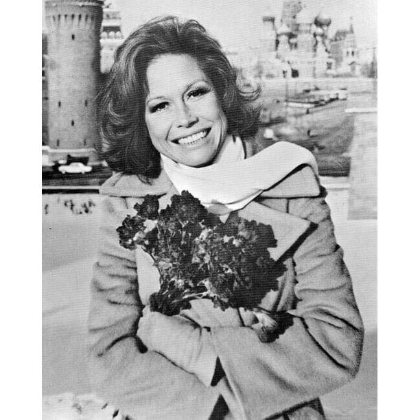 Mary Tyler Moore as Mary Richards Mary Tyler Moore Show 8x10 inch photo ...