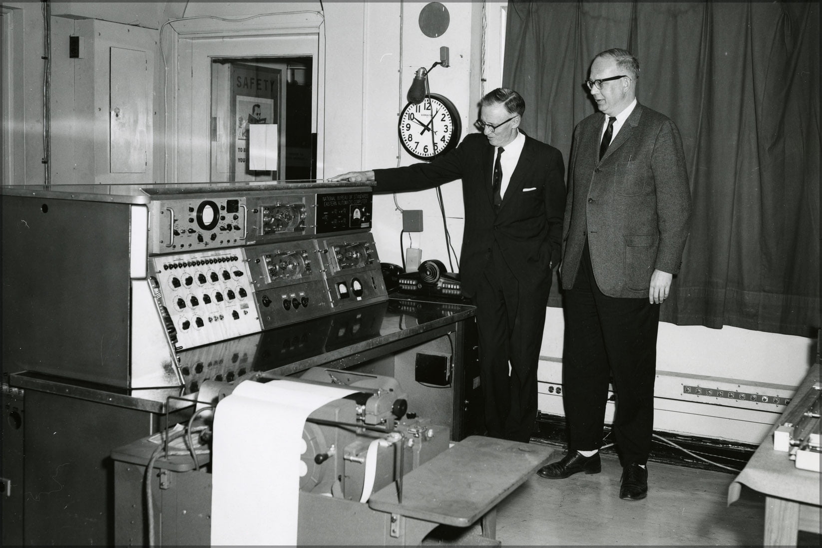 24"x36" Gallery Poster, SEAC Computer, computer history - Walmart.com