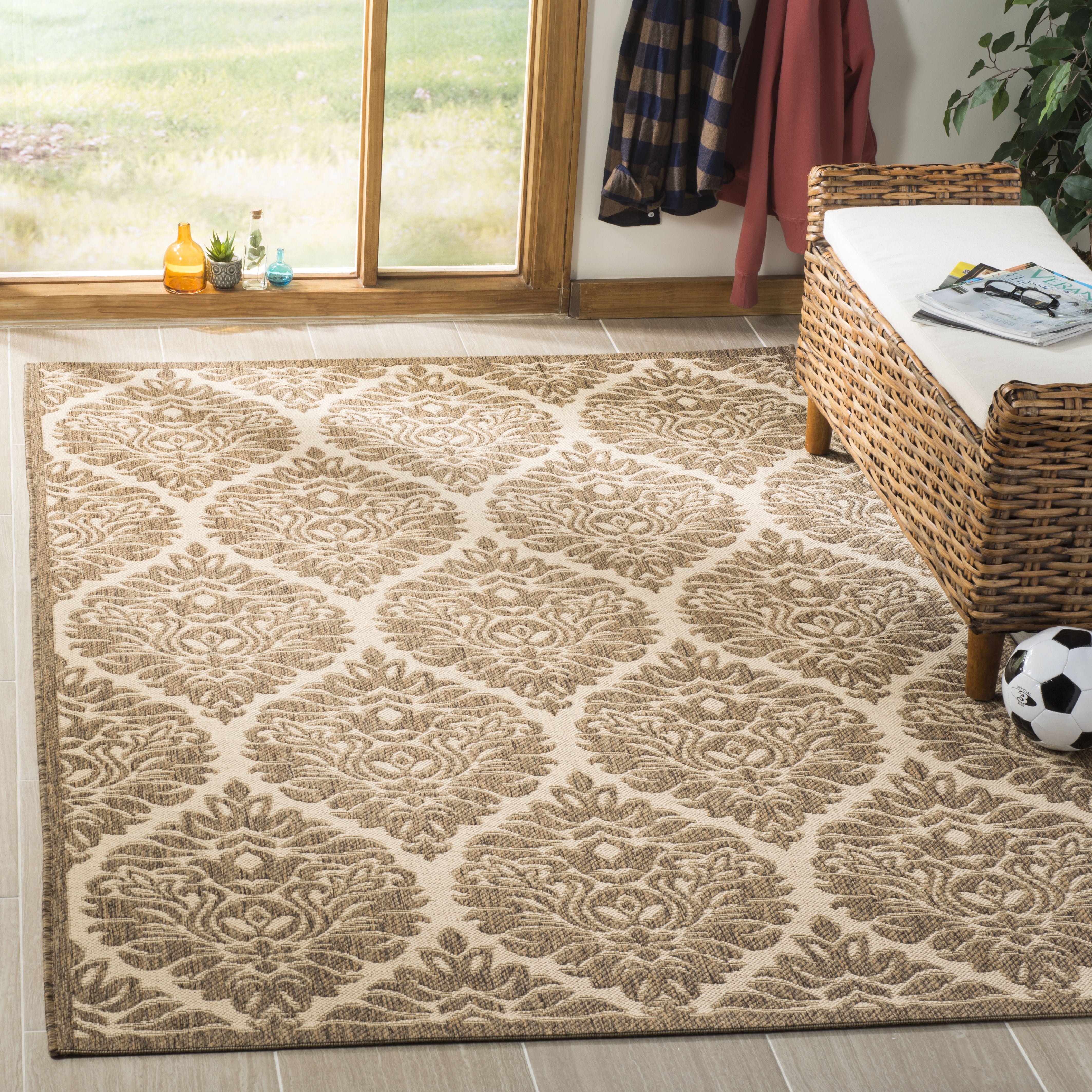 SAFAVIEH Linden Bryony Damask Area Rug, Cream/Beige, 4' x 6' - Walmart.com