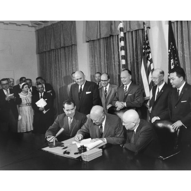 President Eisenhower Signing A Proclamation Formally Admitting Hawaii ...