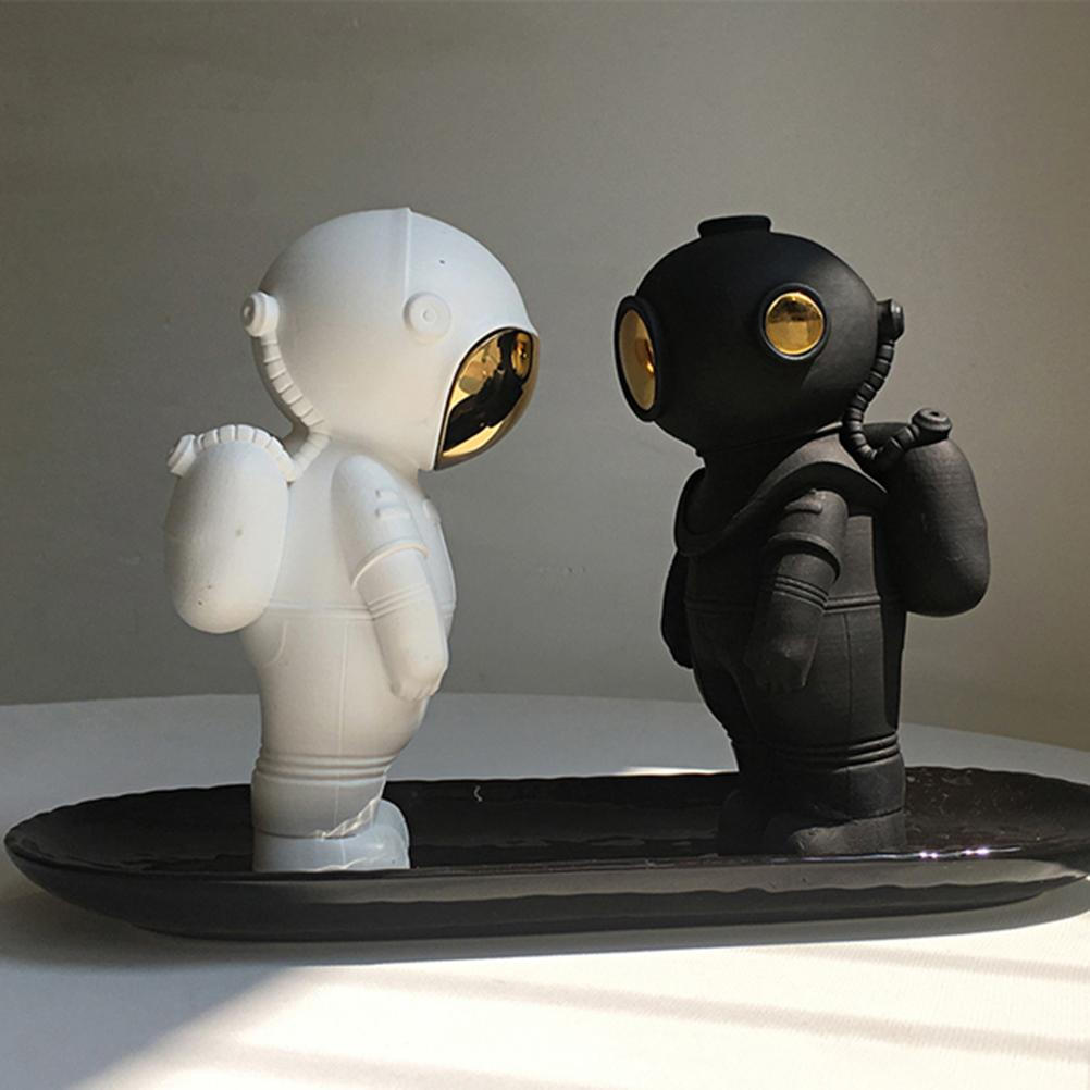 Mini Astronaut Statue